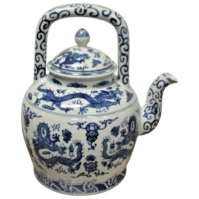 Large Blue and White Decorative Chinese Porcelain Tea Pot with Dragon ...