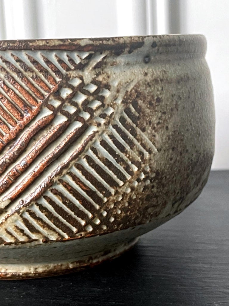 Large Ceramic Bowl with Carving by Warren Mackenzie For Sale at 1stDibs