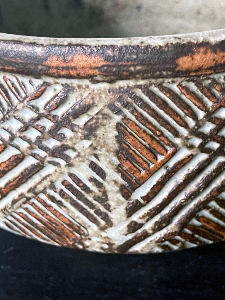 Large Ceramic Bowl with Carving by Warren Mackenzie For Sale at 1stDibs