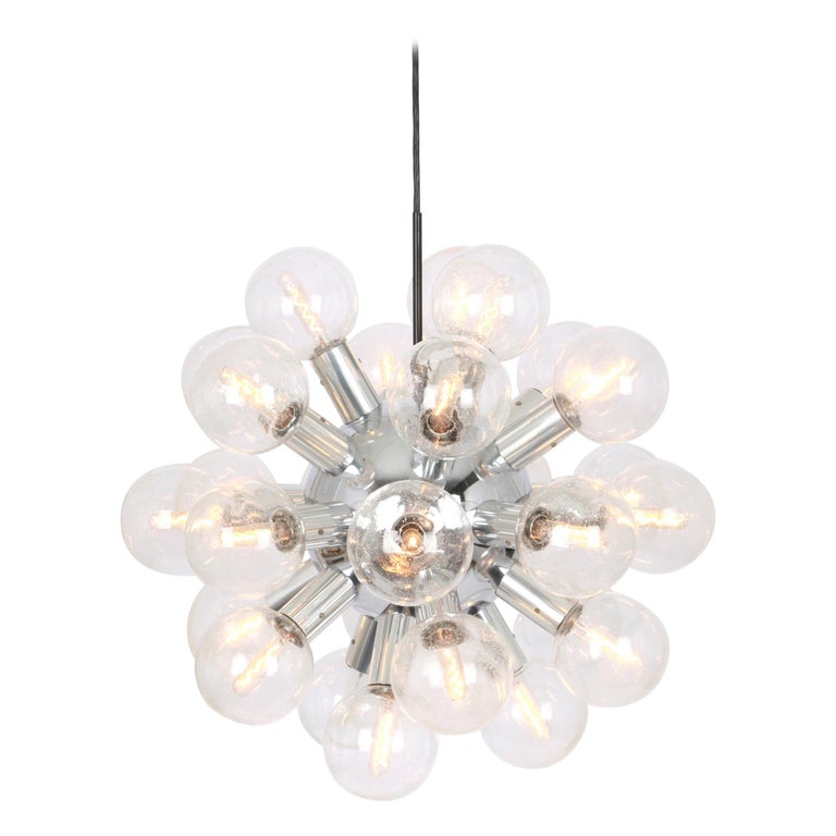 Grand lustre en chrome de l'ère spatiale Spoutnik et en atome, Kalmar, Autriche, 1970 En vente ...