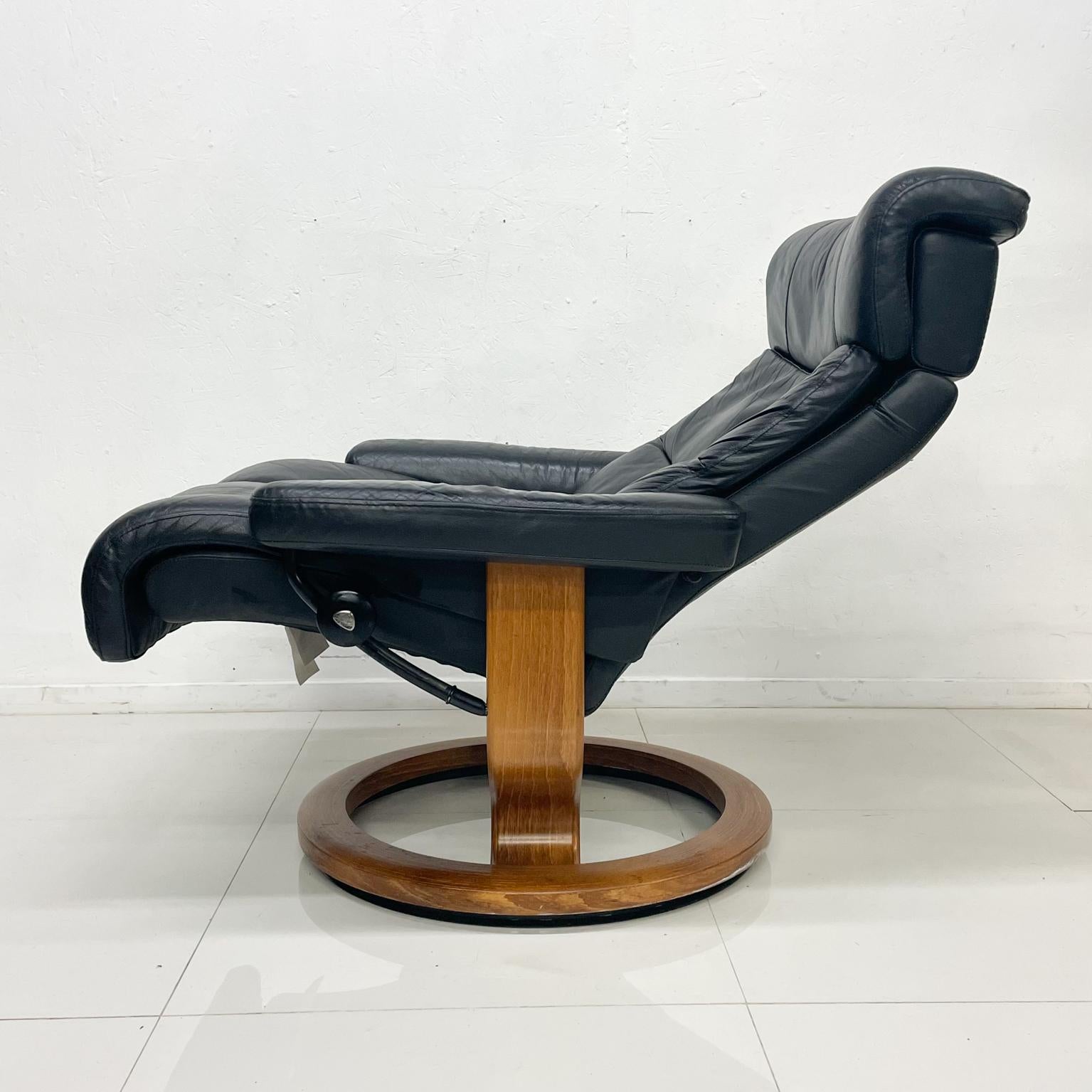 Large Ekornes Stressless Adjustable Recliner Chair in Black Leather ...