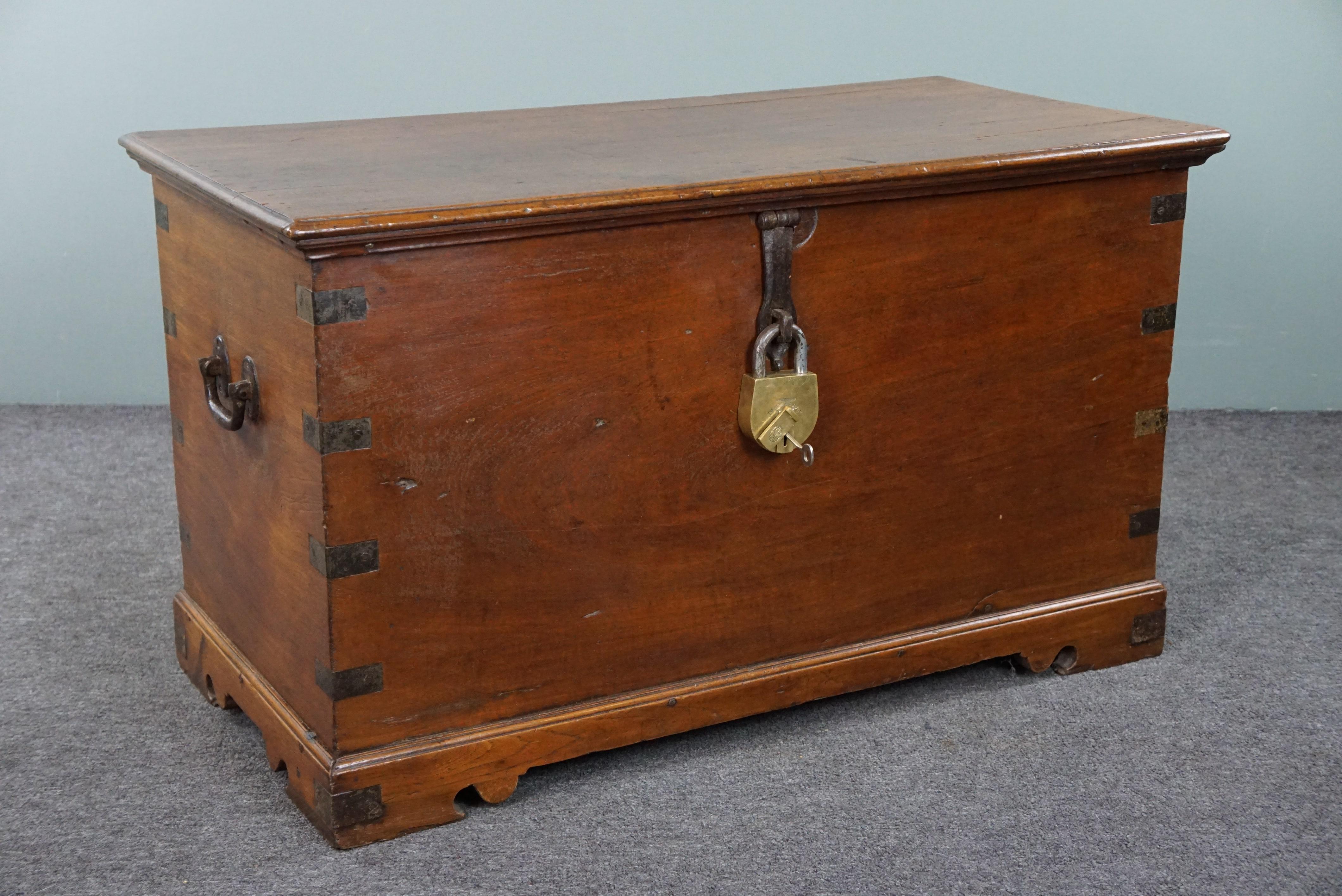 Large English colonial chest from the 18th century complete with ...