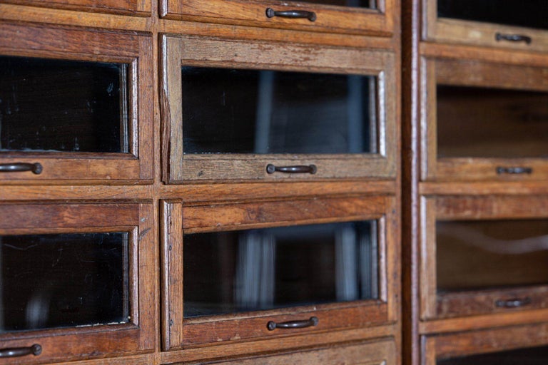 Grande armoire Haberdashery en chêne anglais En vente sur 1stDibs