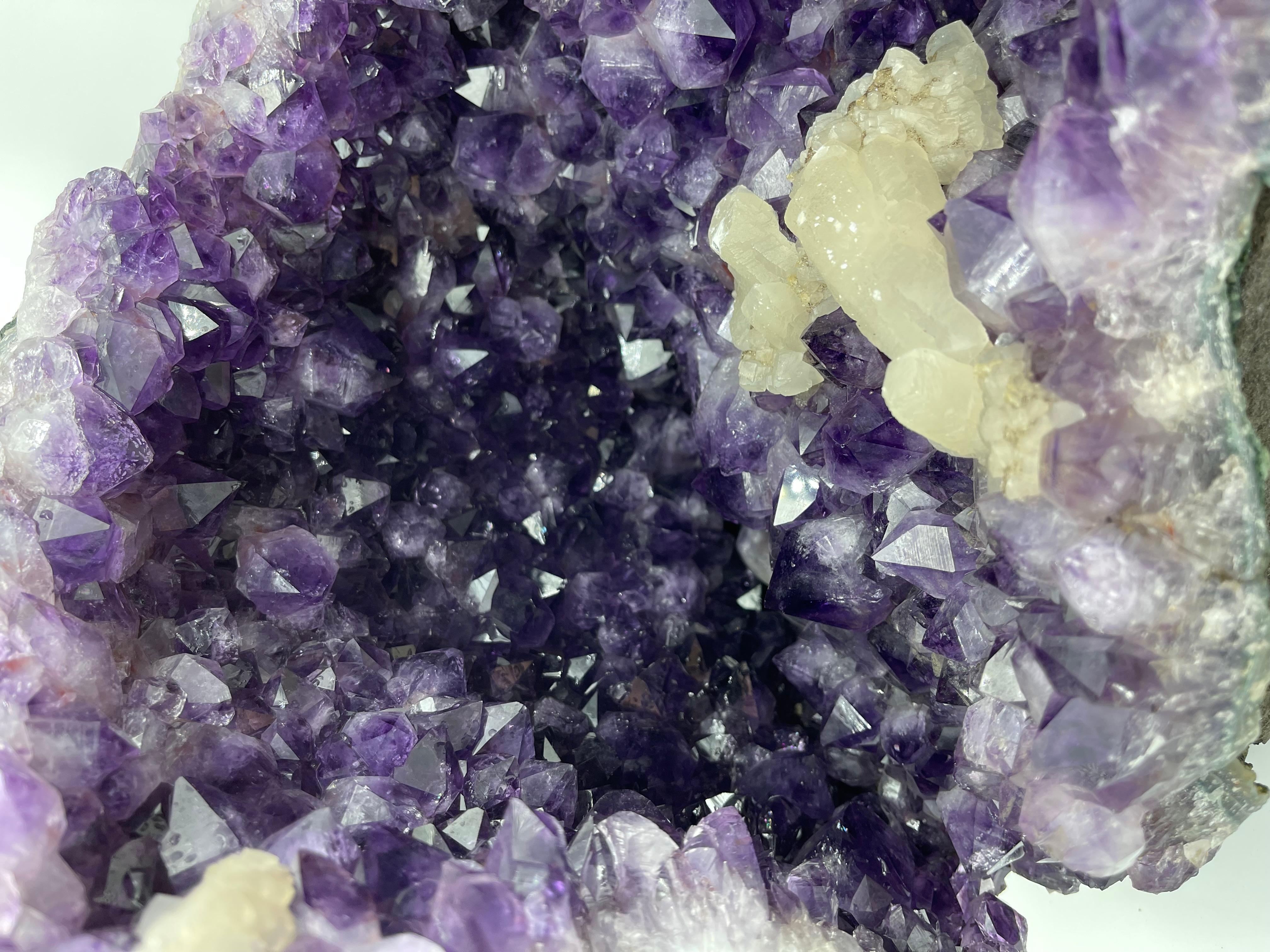 Large geode amethyste with quartz from Morvan France 46lbs 21kg For Sale at 1stDibs