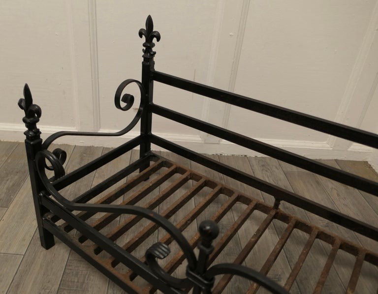 Large Inglenook Free Standing Fire Basket, Iron Fire Grate For Sale at ...