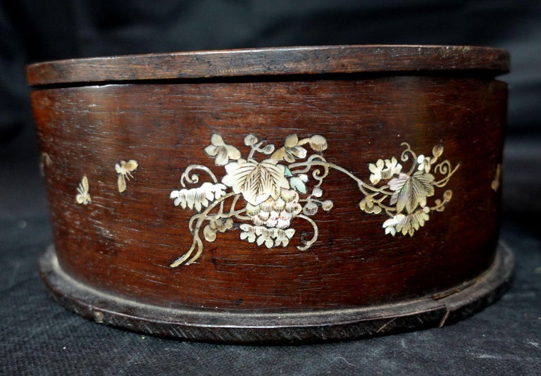 Large Japanese Mother of Pearl Inlaid Lacquered Box, Ric.062 For Sale ...