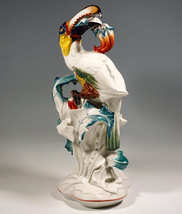 Große Meissener Tierfigur, Toucan mit Früchten in Schnabel, von Paul ...
