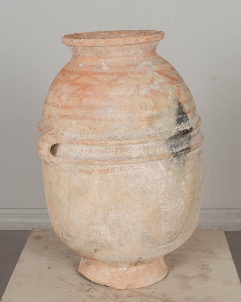 Großes marokkanisches Terrakotta-Keramik-Wassergefäß im Angebot bei 1stDibs
