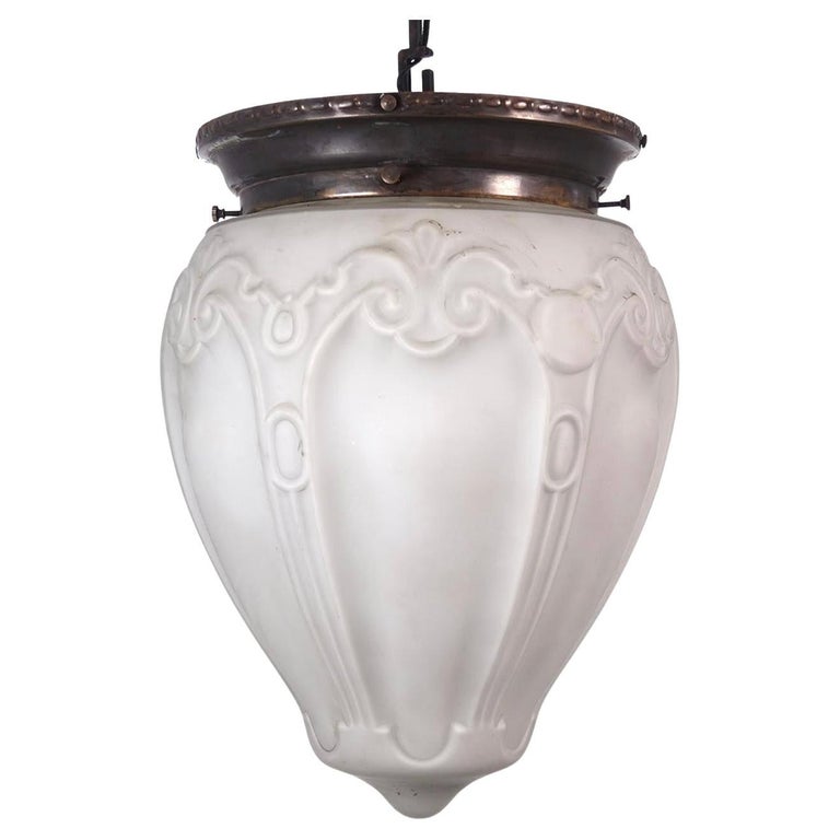 Grande lampe ornée en verre de lait pour montage encastré En vente sur ...