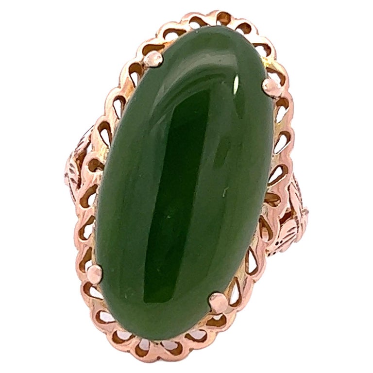 Large Oval Jade Ring in 14 Karat Gold, 1960s For Sale at 1stDibs