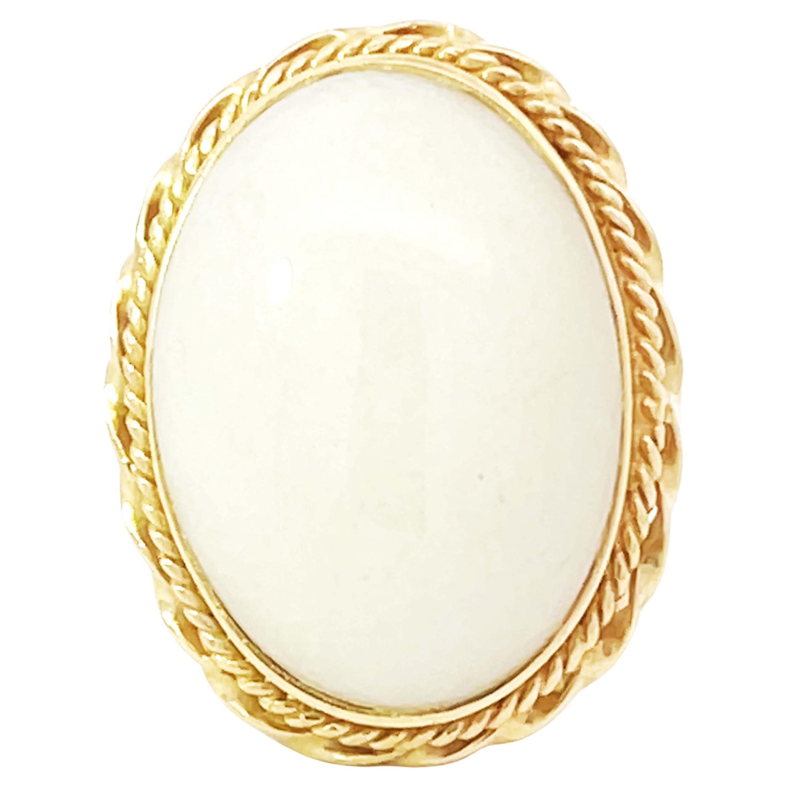 Art Deco Oval Jade Ring in 14k Yellow Gold For Sale at 1stDibs