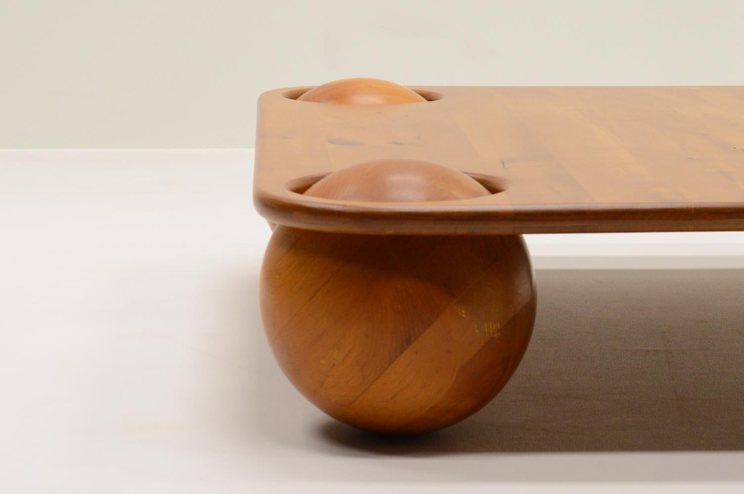 Large pine ball coffee table, 1970s Italy. For Sale at 1stDibs