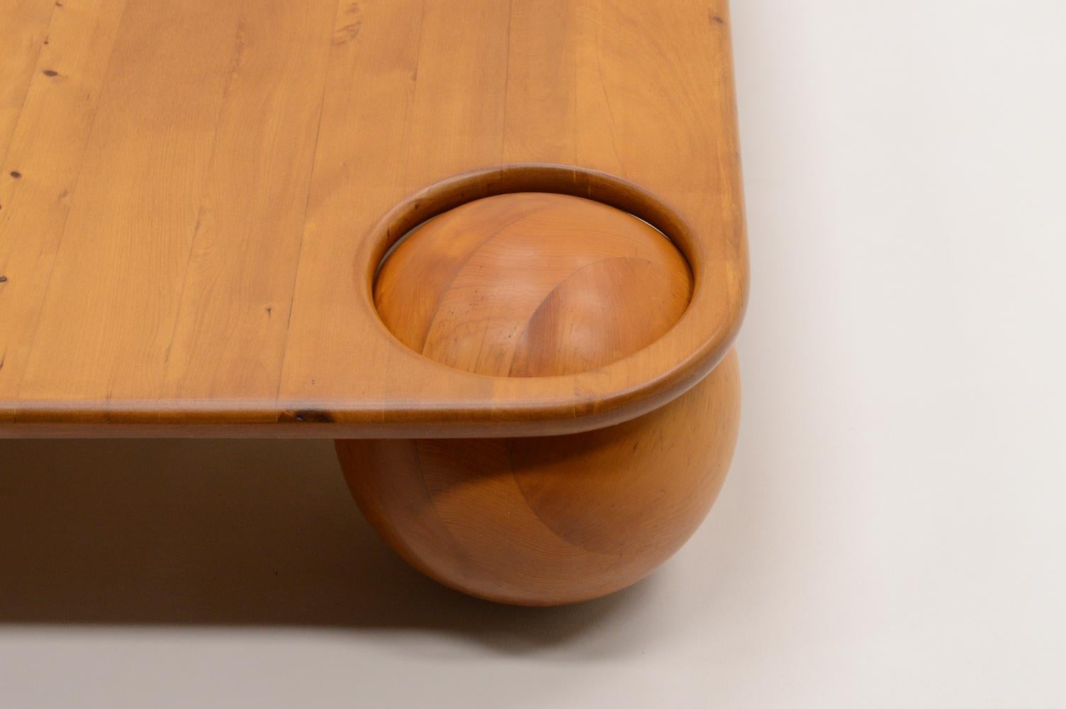 Large pine ball coffee table, 1970s Italy. For Sale at 1stDibs