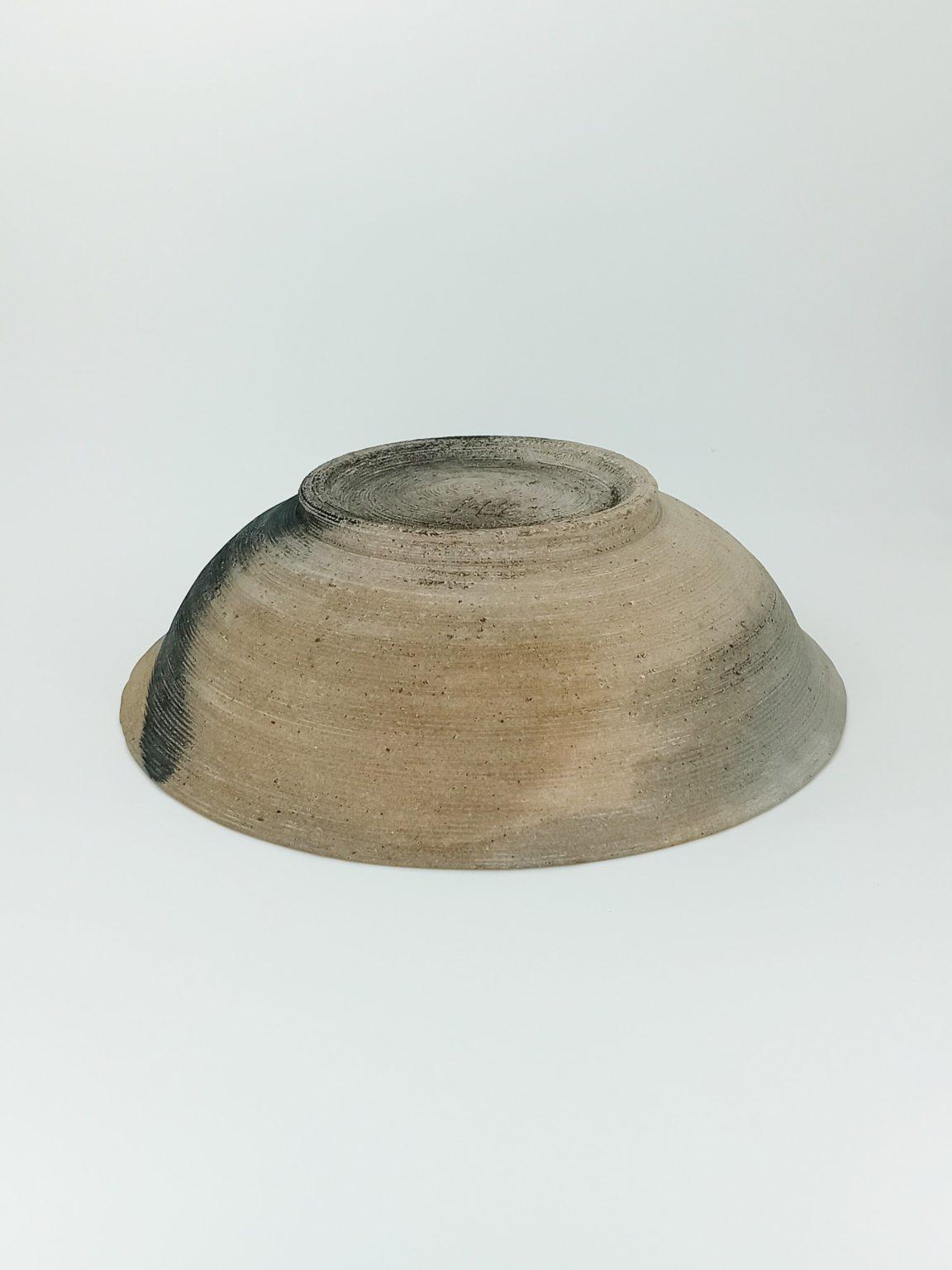 Large plate in ash-glazed terracotta and black lacquer For Sale at 1stDibs