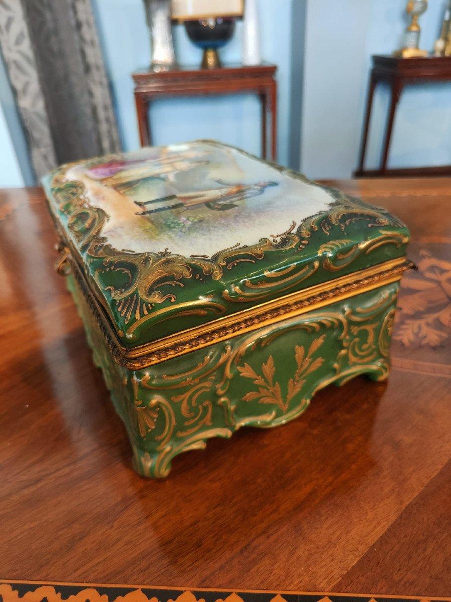 Large porcelain box, sevres For Sale at 1stDibs