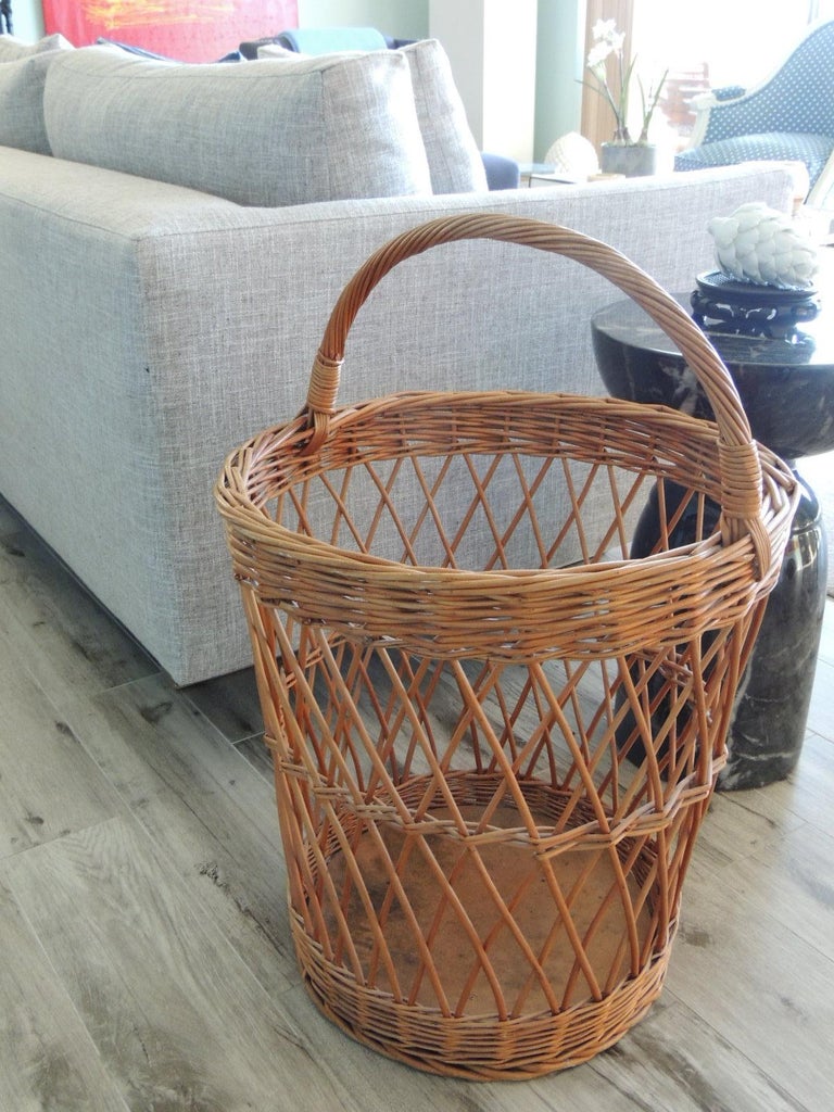 Large Round Woven Basket with Handle For Sale at 1stDibs