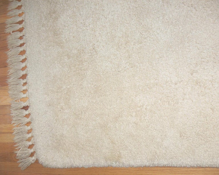 Large Scale Ivory Color Wool Rug For Sale at 1stDibs