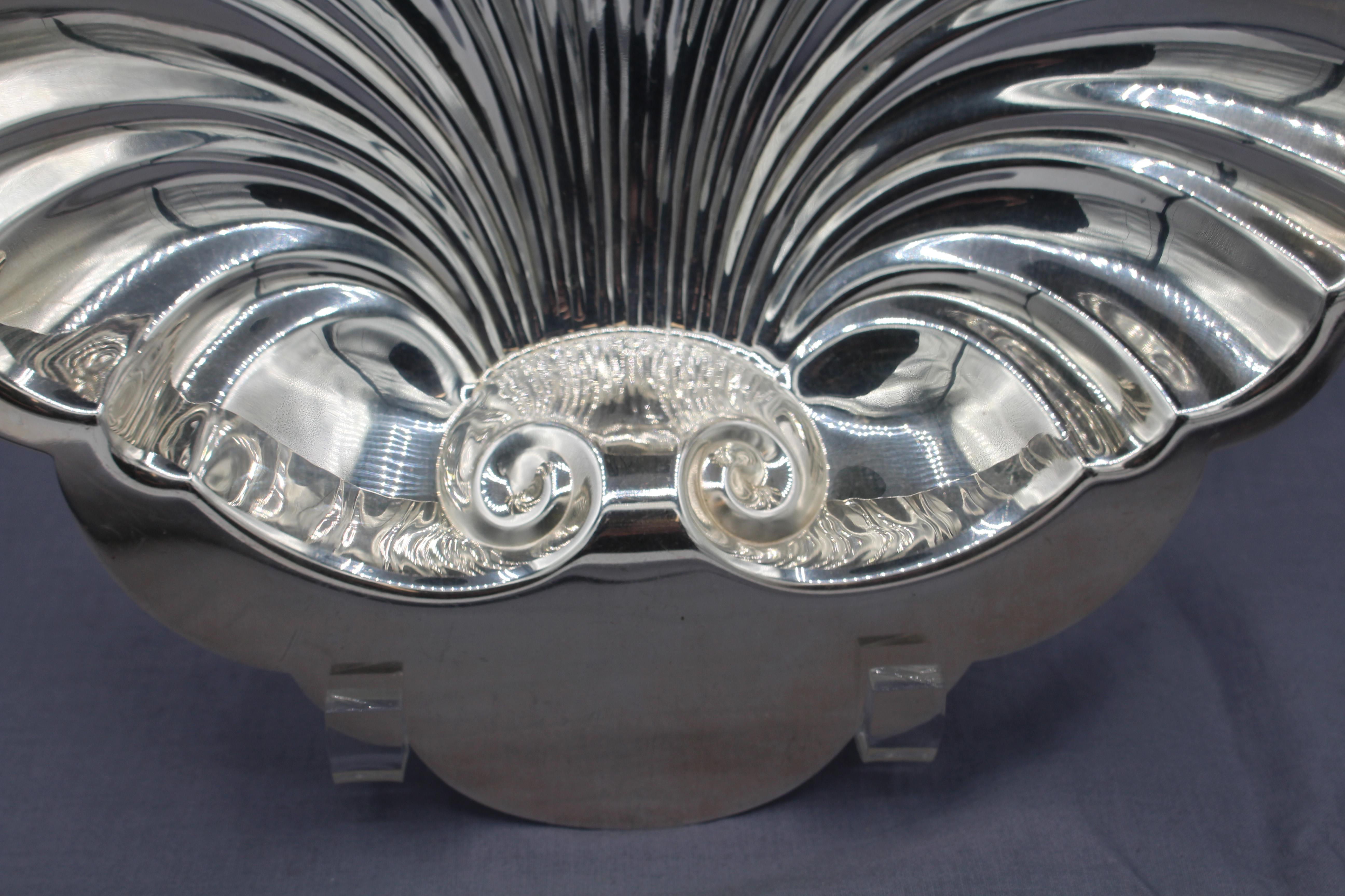 Large Vintage Silver Plated Scallop Shell Dish For Sale at 1stDibs