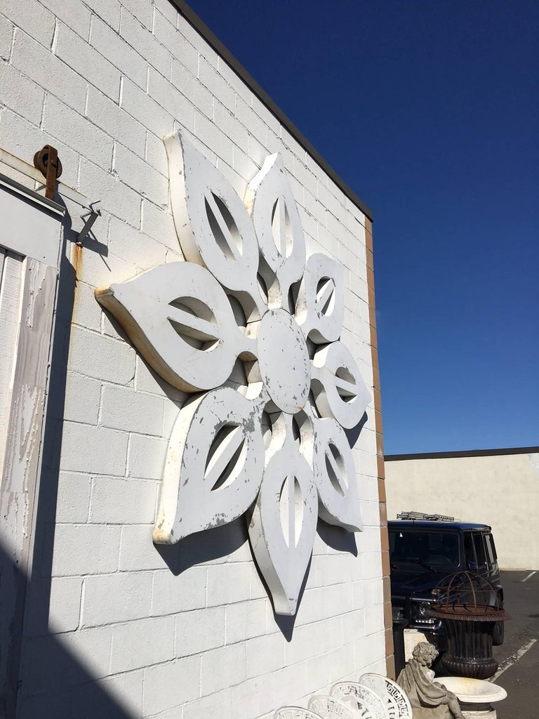 Large Wall Tole Flower Display For Sale at 1stDibs
