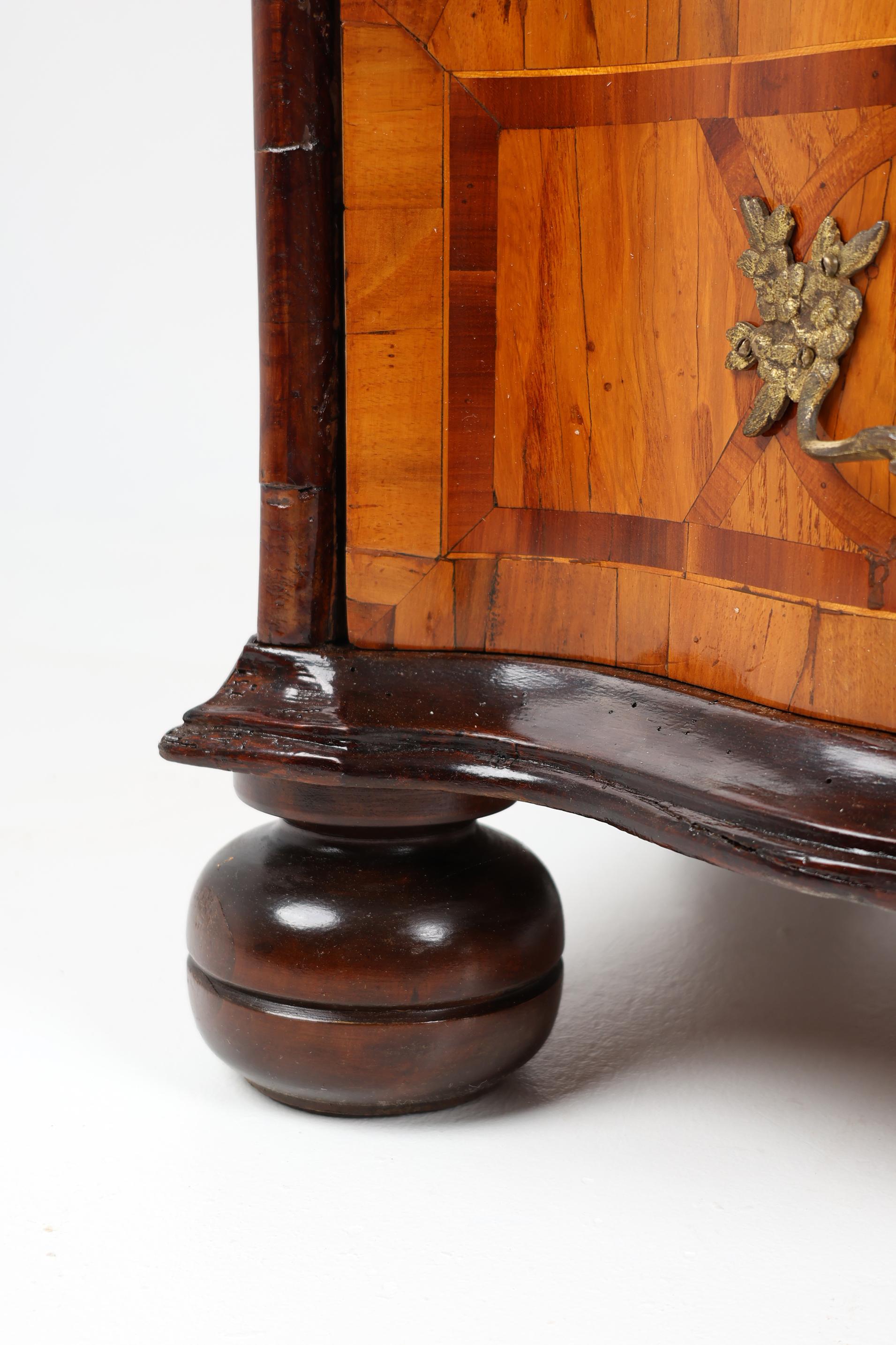 Late 18th Century Baroque Chest of Drawers with spectacular inlaid For ...