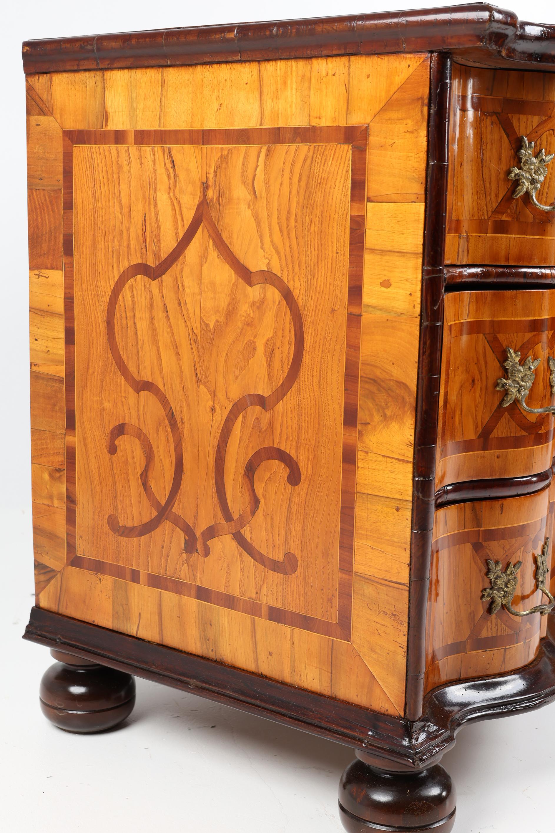 Late 18th Century Baroque Chest of Drawers with spectacular inlaid For ...