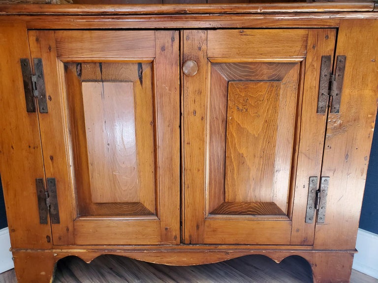 Late 18th Century English Pine Corner Cupboard with Shell Top and ...