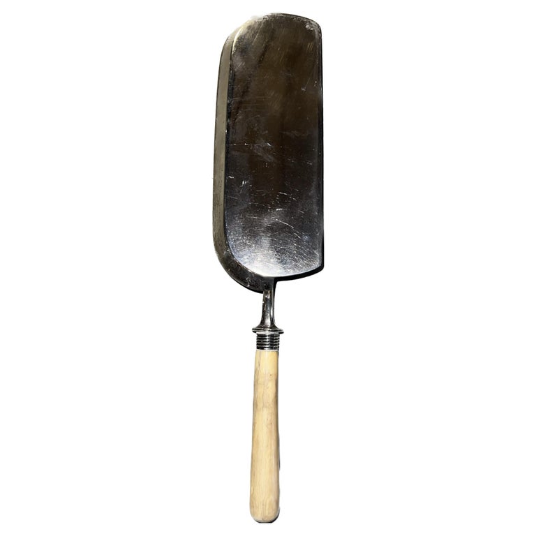 Late 19th Century Sterling Silver and Bone Handle Crumber For Sale at ...