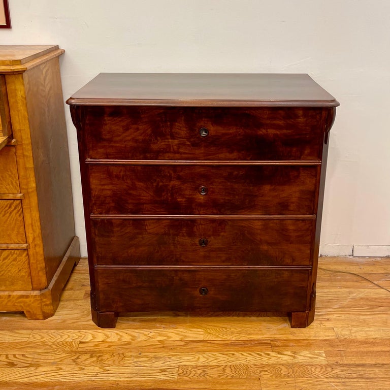 Late 19th Century Chest of Drawers in Mahogany For Sale at 1stDibs