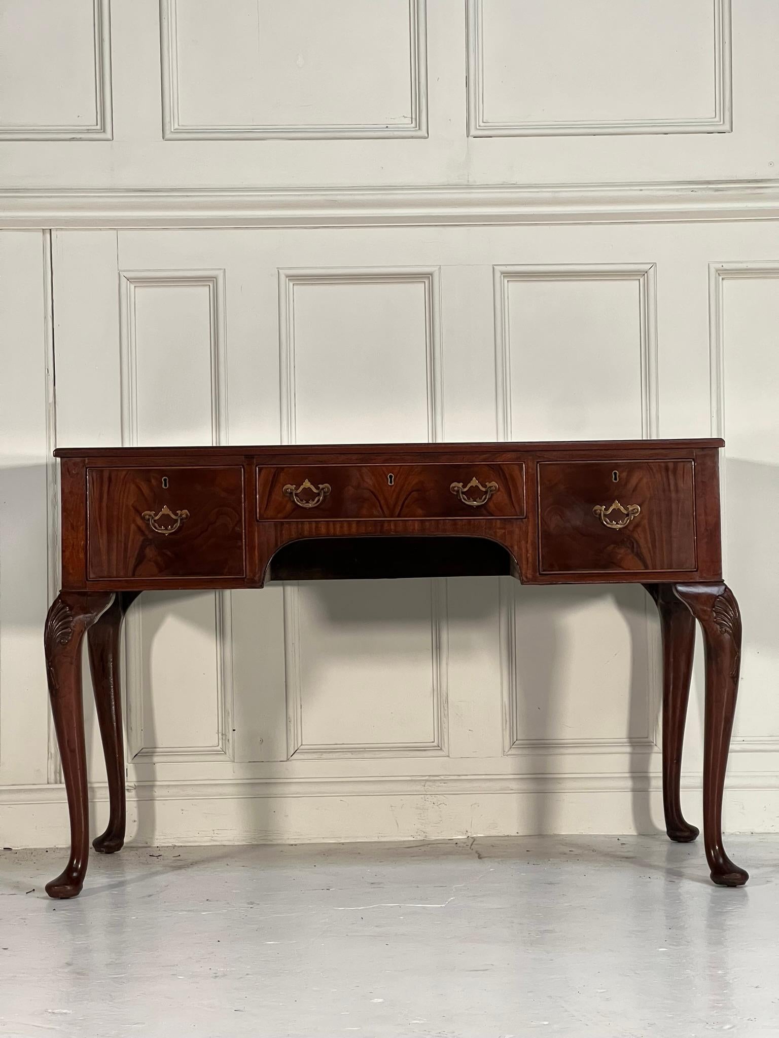 Late 19th century Georgian style mahogany desk For Sale at 1stDibs
