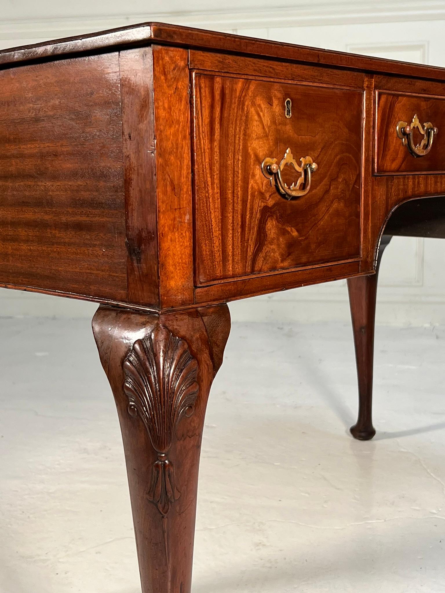 Late 19th century Georgian style mahogany desk For Sale at 1stDibs