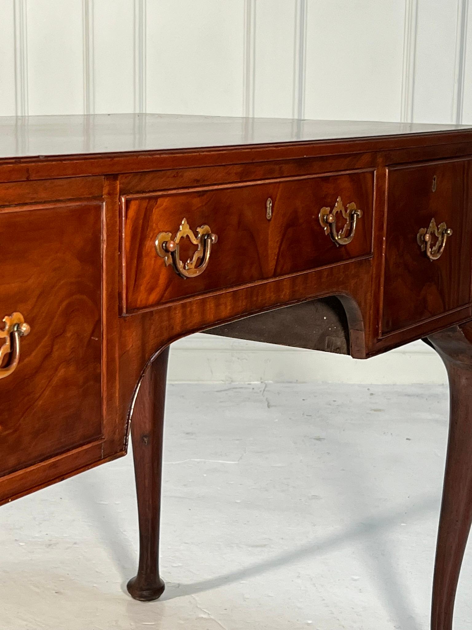 Late 19th century Georgian style mahogany desk For Sale at 1stDibs