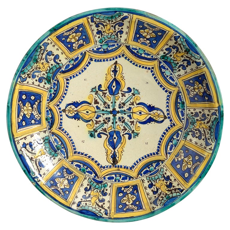 Late 19th Century Polychrome Pottery Charger For Sale at 1stDibs