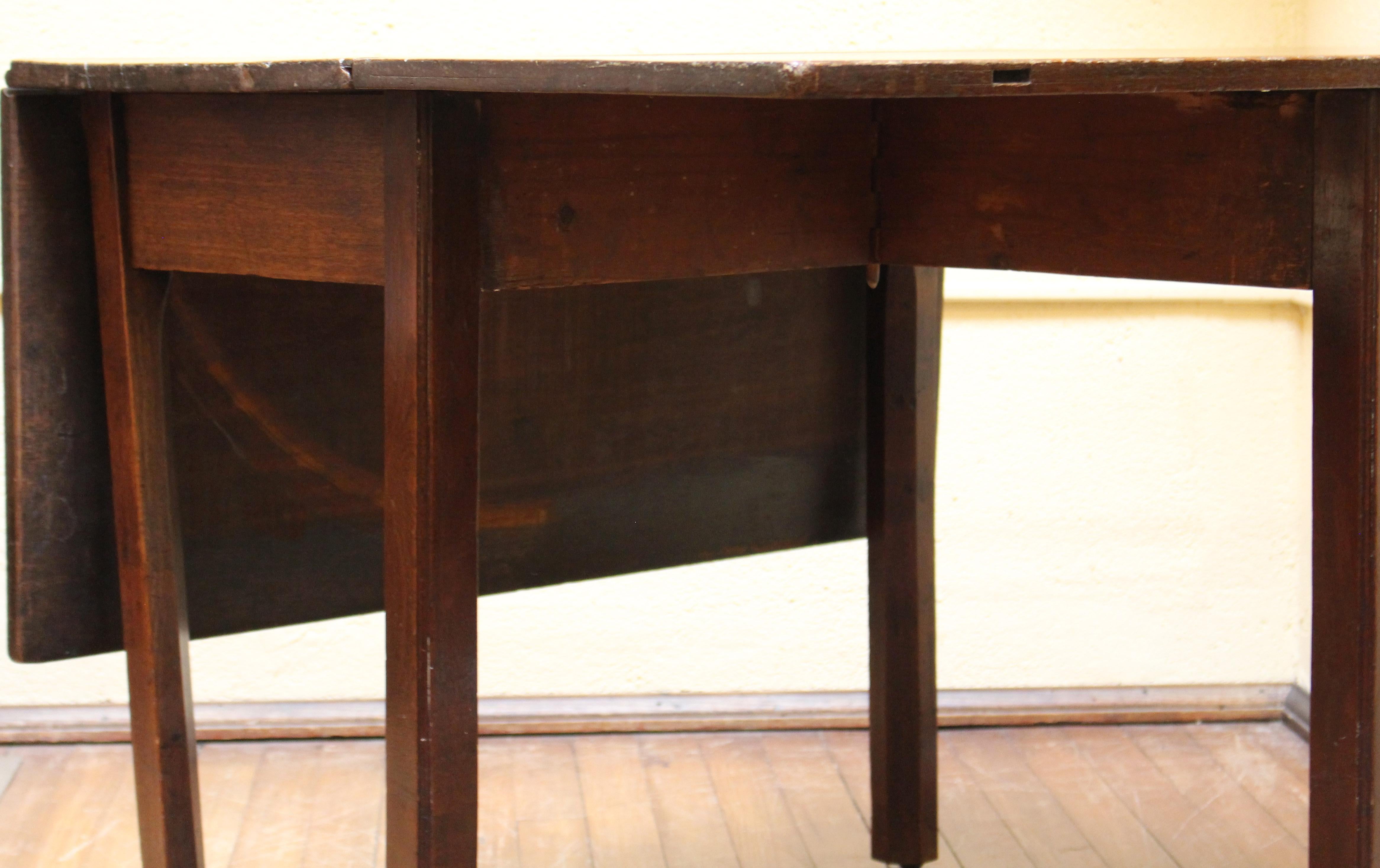 Late Eighteenth Century Georgian Mahogany Drop Leaf Table at 1stDibs