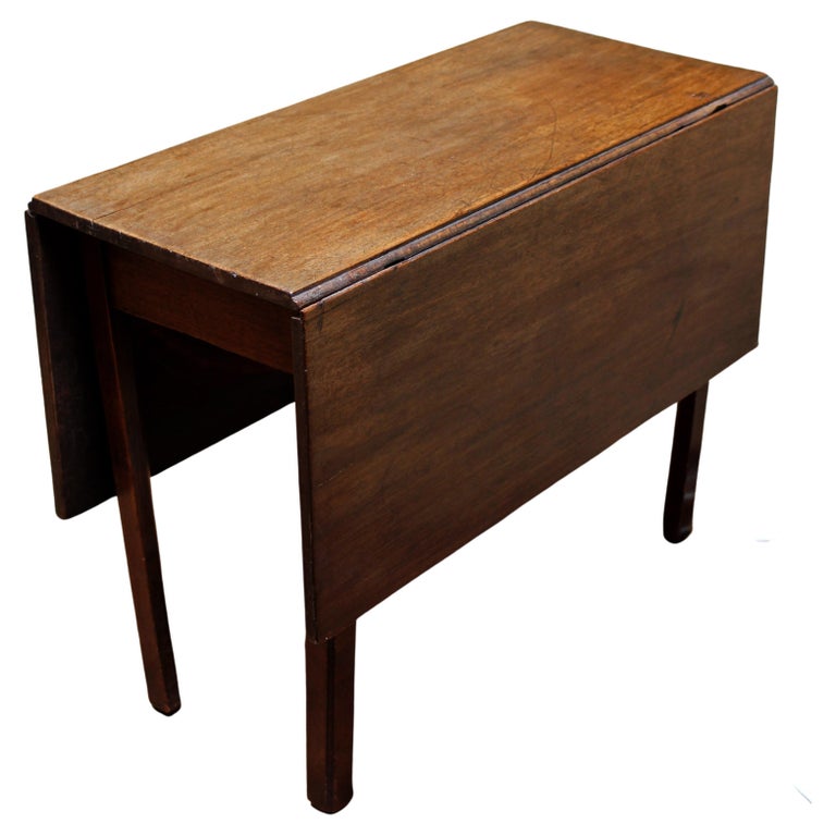 Late Eighteenth Century Georgian Mahogany Drop Leaf Table at 1stDibs
