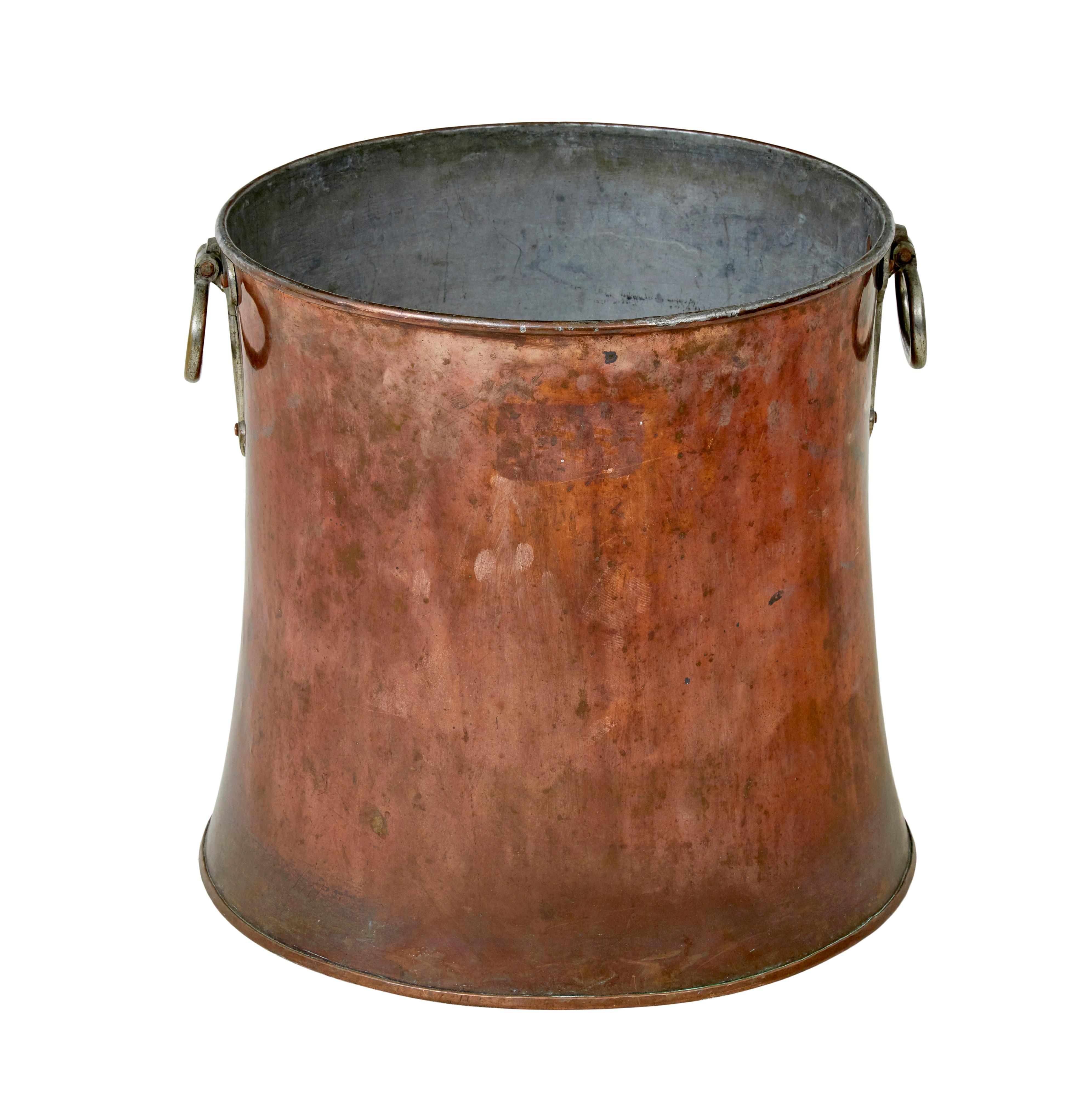 Late Victorian copper and brass decorative vessel For Sale at 1stDibs
