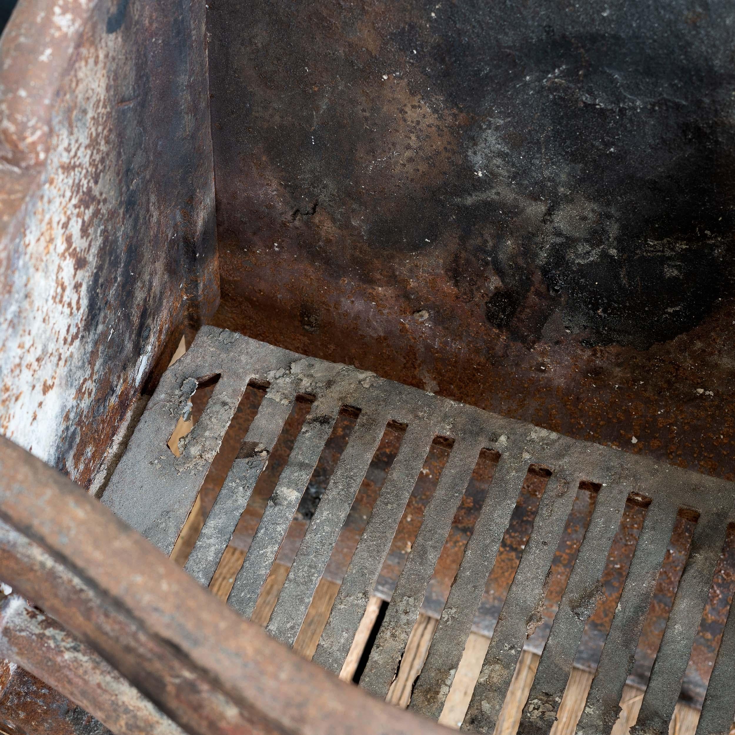 Late Victorian Iron and Steel Fire Grate For Sale at 1stDibs