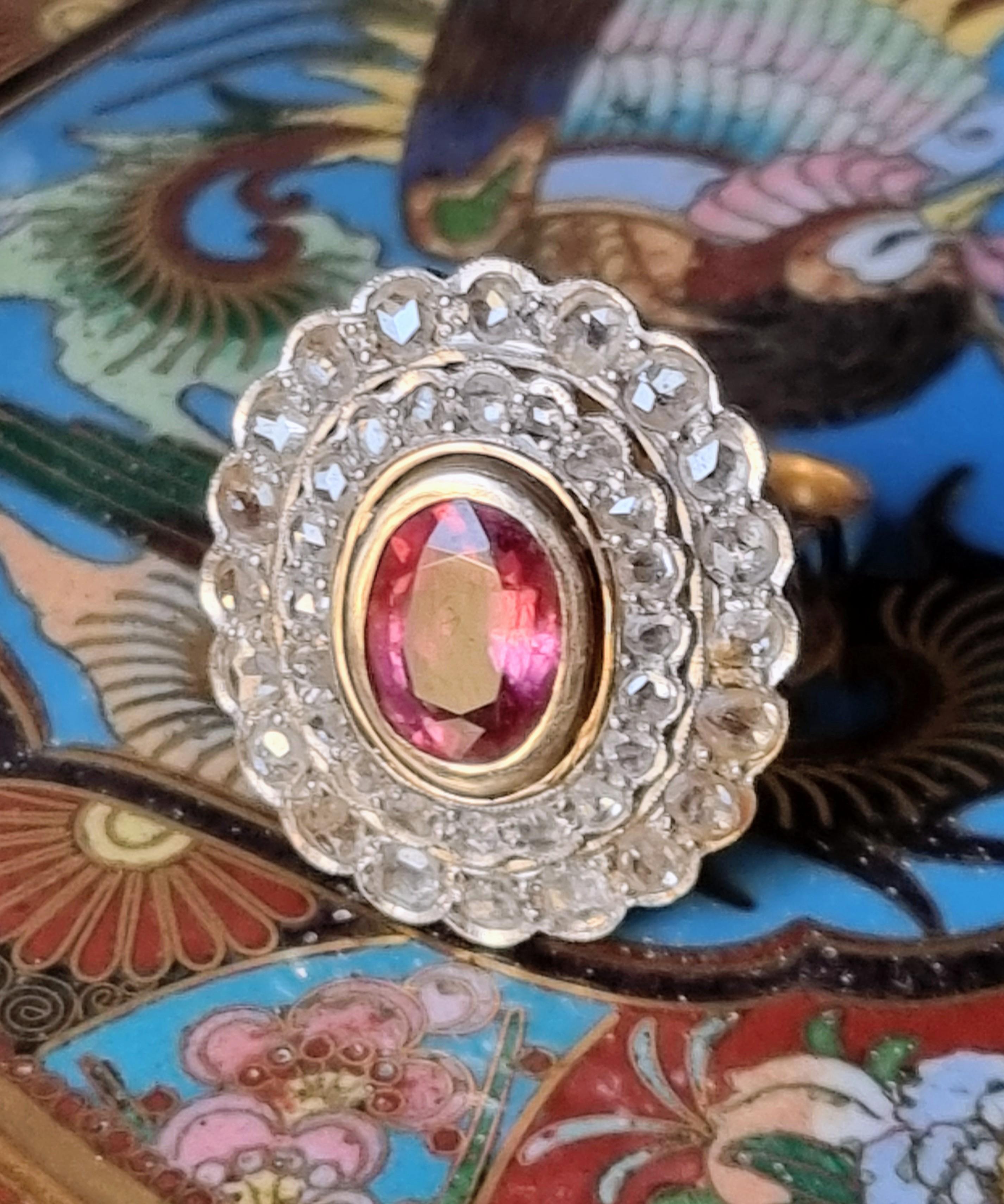 Anillo victoriano tardío de espinela roja rosácea natural y racimo de ...