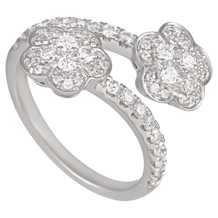 LB Exclusive 18K White Gold 0.80 Ct Diamond Flower Ring For Sale at 1stDibs