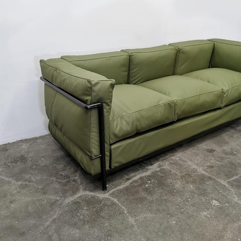 LC2 Sofa by Le Corbusier, Cassina For Sale at 1stDibs