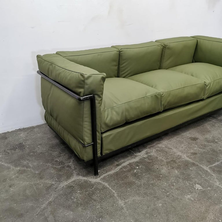 LC2 Sofa by Le Corbusier, Cassina For Sale at 1stDibs