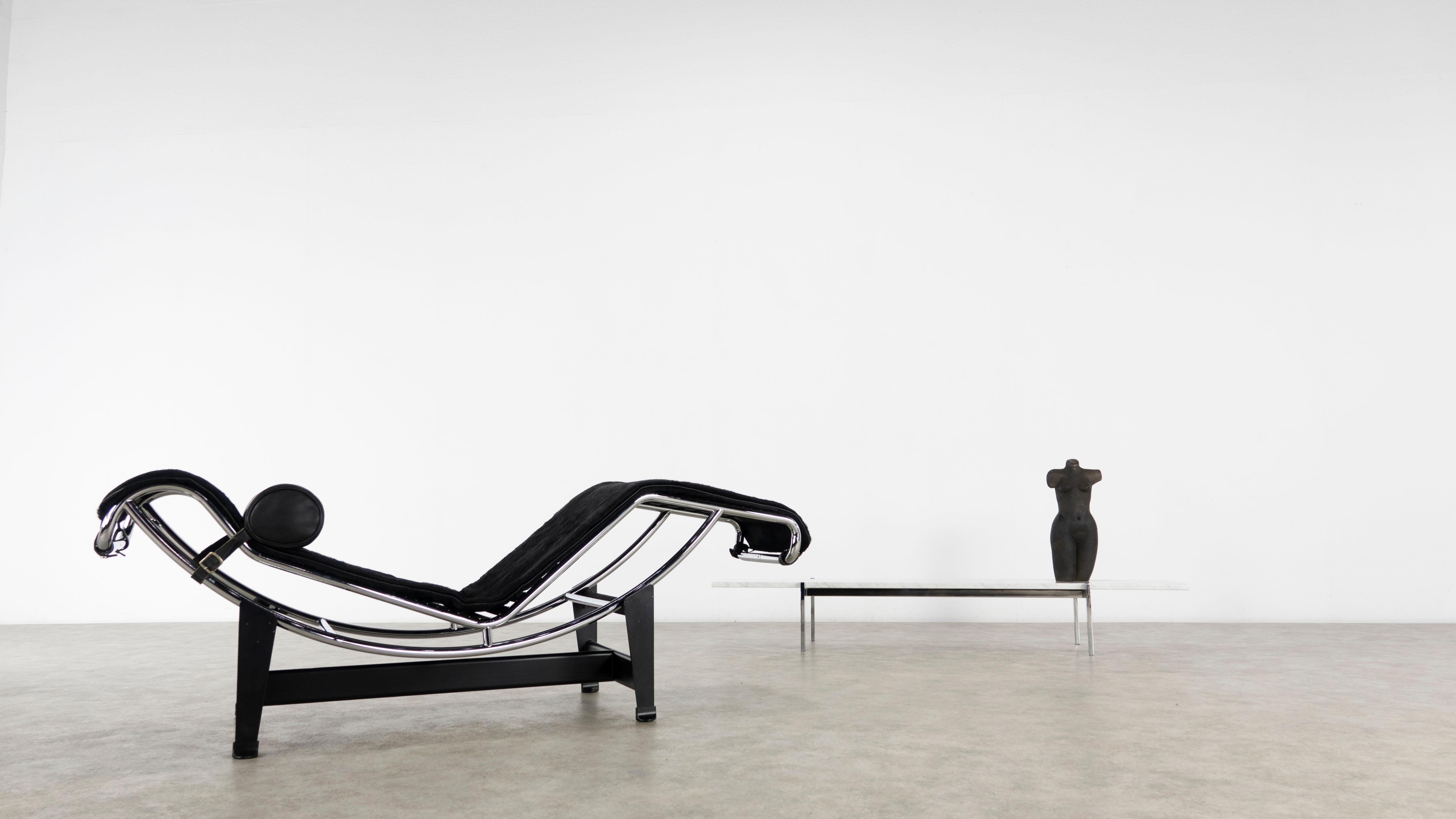 LC4 Black Pony Chaise by Le Corbusier for Cassina, 'Italy' at 1stDibs