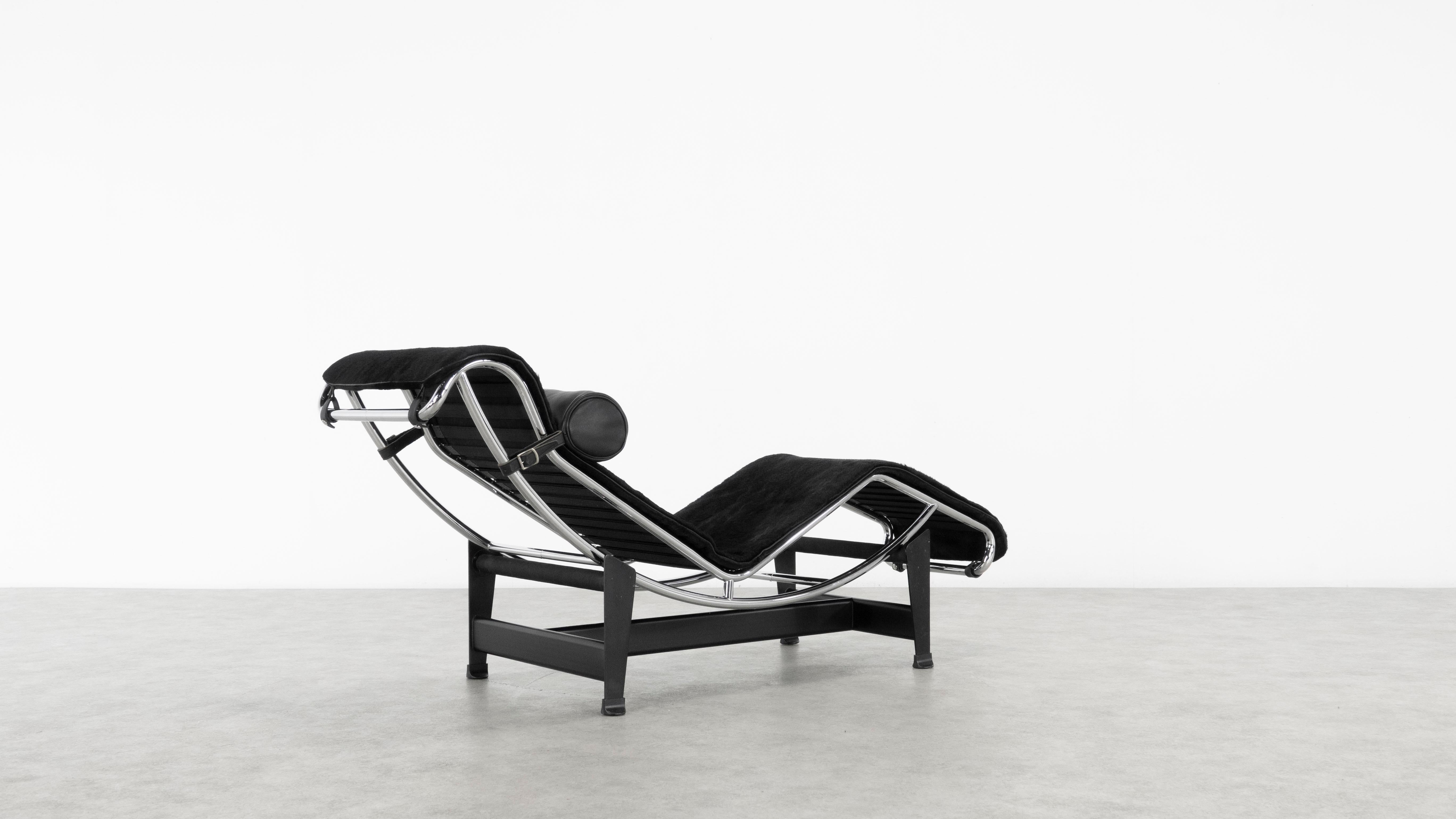 LC4 Black Pony Chaise by Le Corbusier for Cassina, 'Italy' at 1stDibs