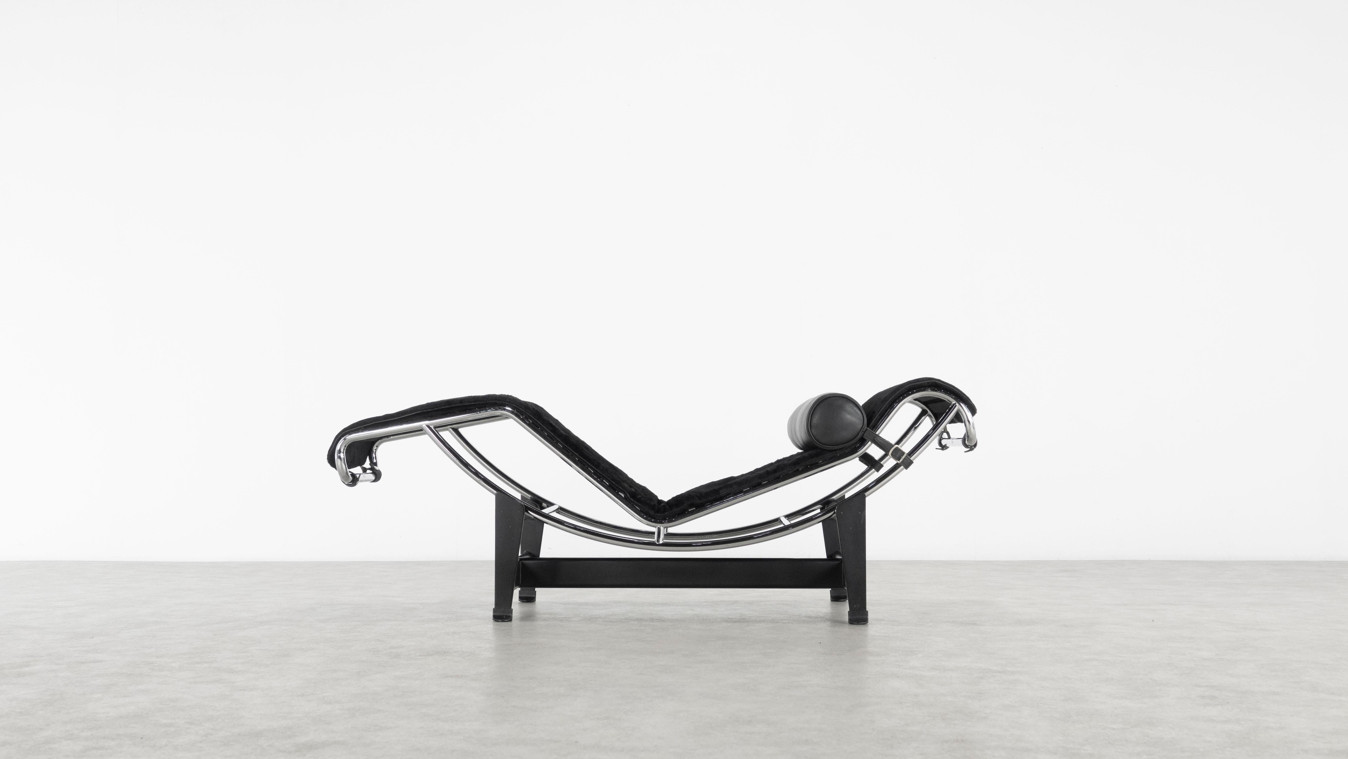 LC4 Black Pony Chaise by Le Corbusier for Cassina, 'Italy' at 1stDibs
