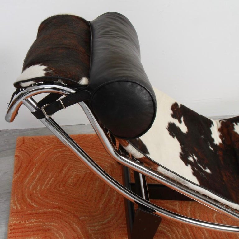 LC4 Le Corbusier Chaise Lounge Chair in Cowhide at 1stDibs | cowhide ...