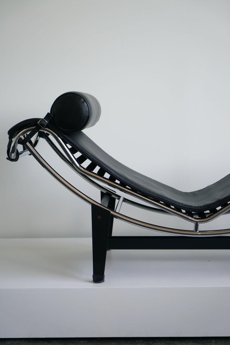 LC4 Le Corbusier Style Chaise Lounge Chair, Mint Condition at 1stDibs