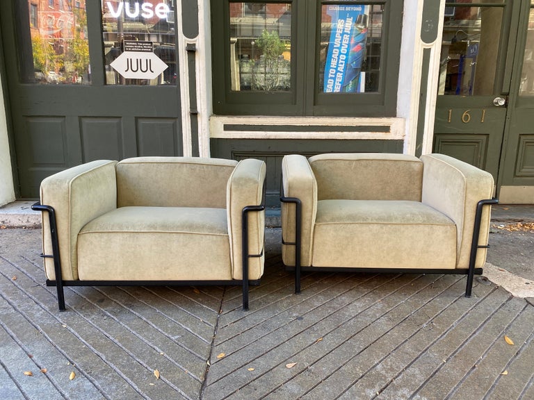 Le Corbusier for Cassina Grand Comfort Lounge Chairs LC-3 For Sale at ...