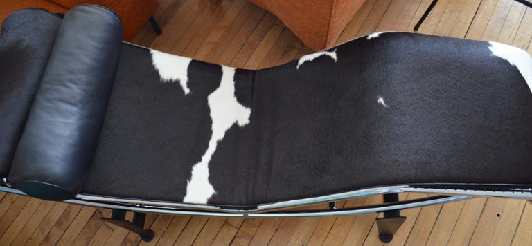 Le Corbusier LC4 Chaise with Chrome Frame, Natural Hide by Gordon ...