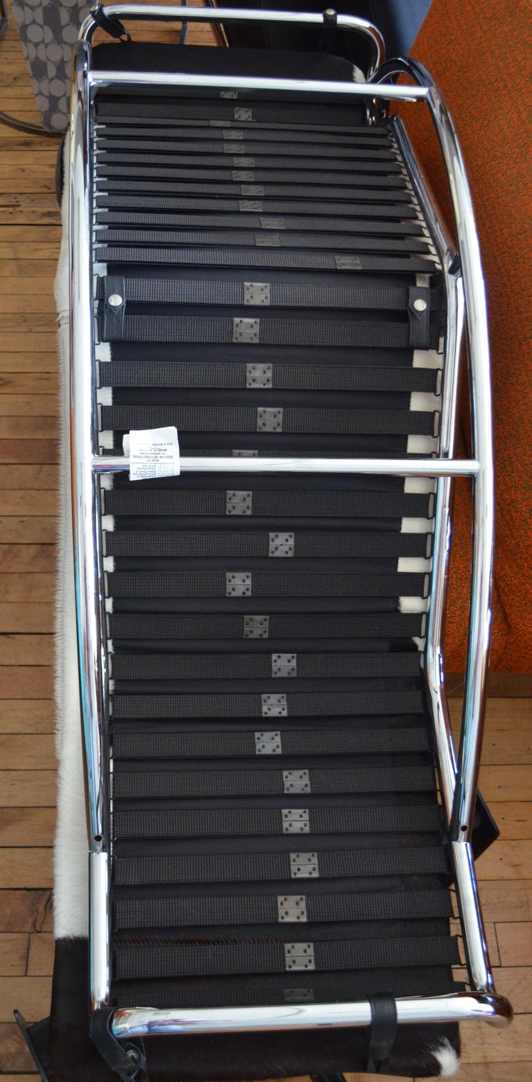 Le Corbusier LC4 Chaise with Chrome Frame, Natural Hide by Gordon ...