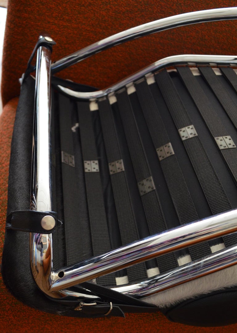 Le Corbusier LC4 Chaise with Chrome Frame, Natural Hide by Gordon ...