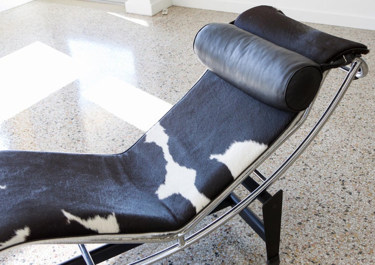 Le Corbusier LC4 Chaise with Chrome Frame, Natural Hide by Gordon ...